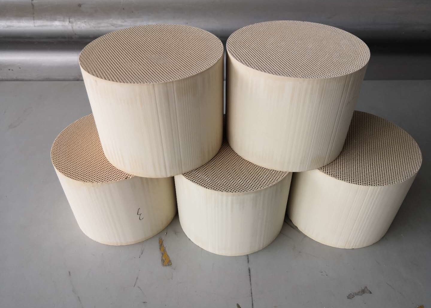 Monolithic Ceramic Catalyst Support Material